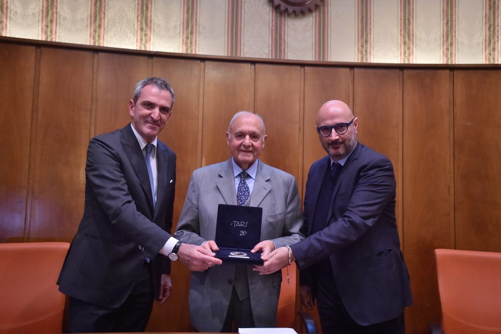 Il Ministro Paolo Savona riceve in Confindustria Caserta il Premio ...