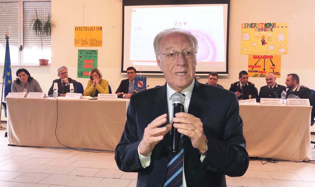 Bullismo, patto tra istituzioni e famiglie per aiutare gli studenti a ...