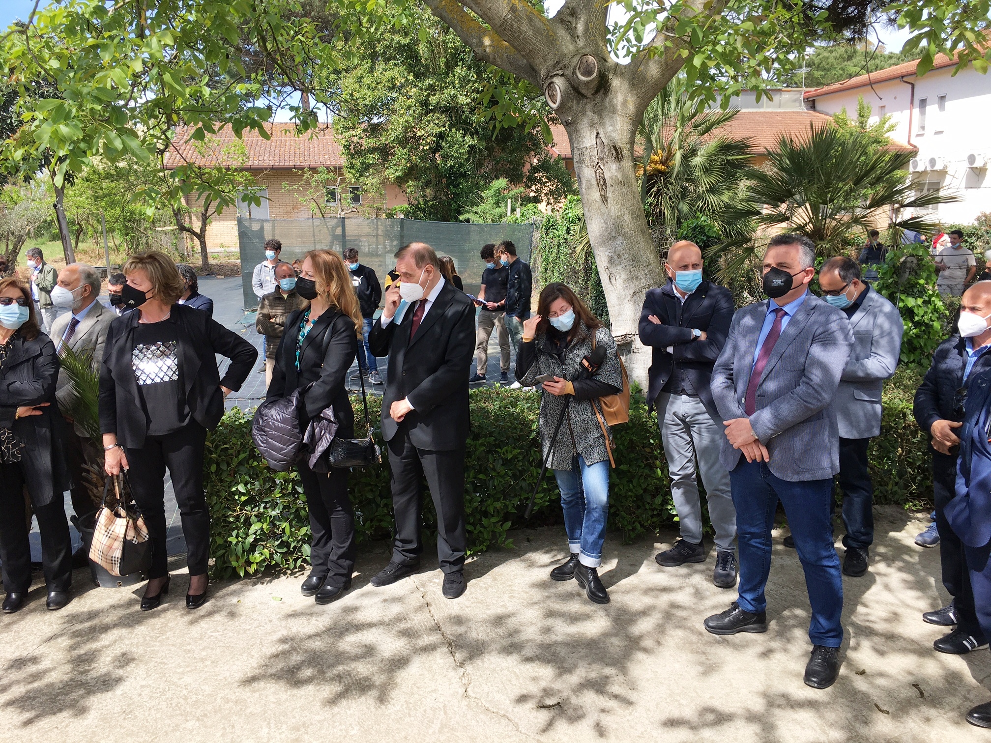 Istituto ”Mario Vetrone”: cerimonia di intitolazione della serra al ...