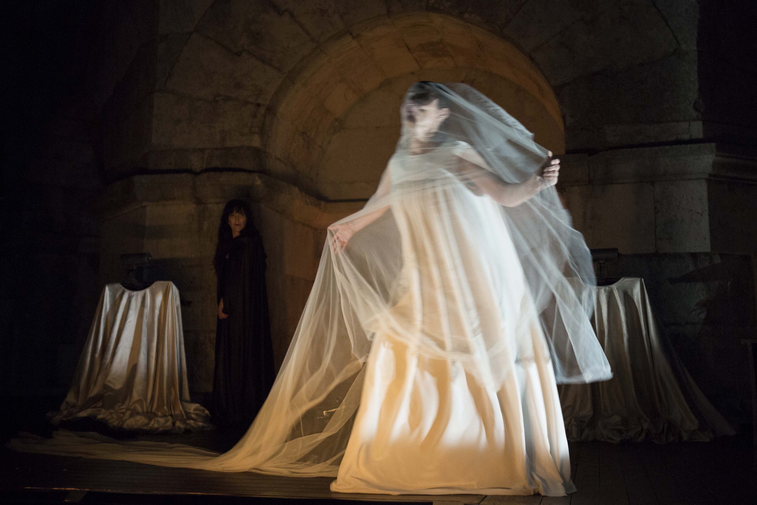 Le Due regine di Chiara Muti e Elena Bucci in scena a Pompeii Theatrum ...