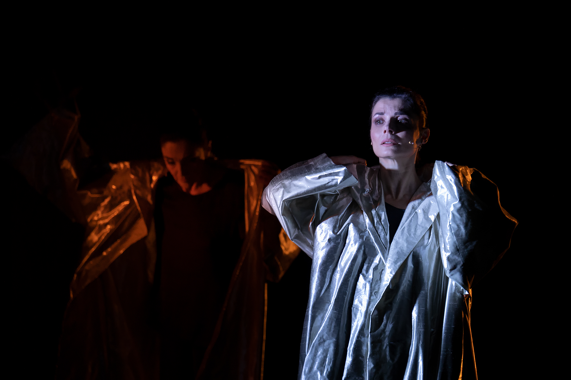 Le Due regine di Chiara Muti e Elena Bucci in scena a Pompeii Theatrum ...