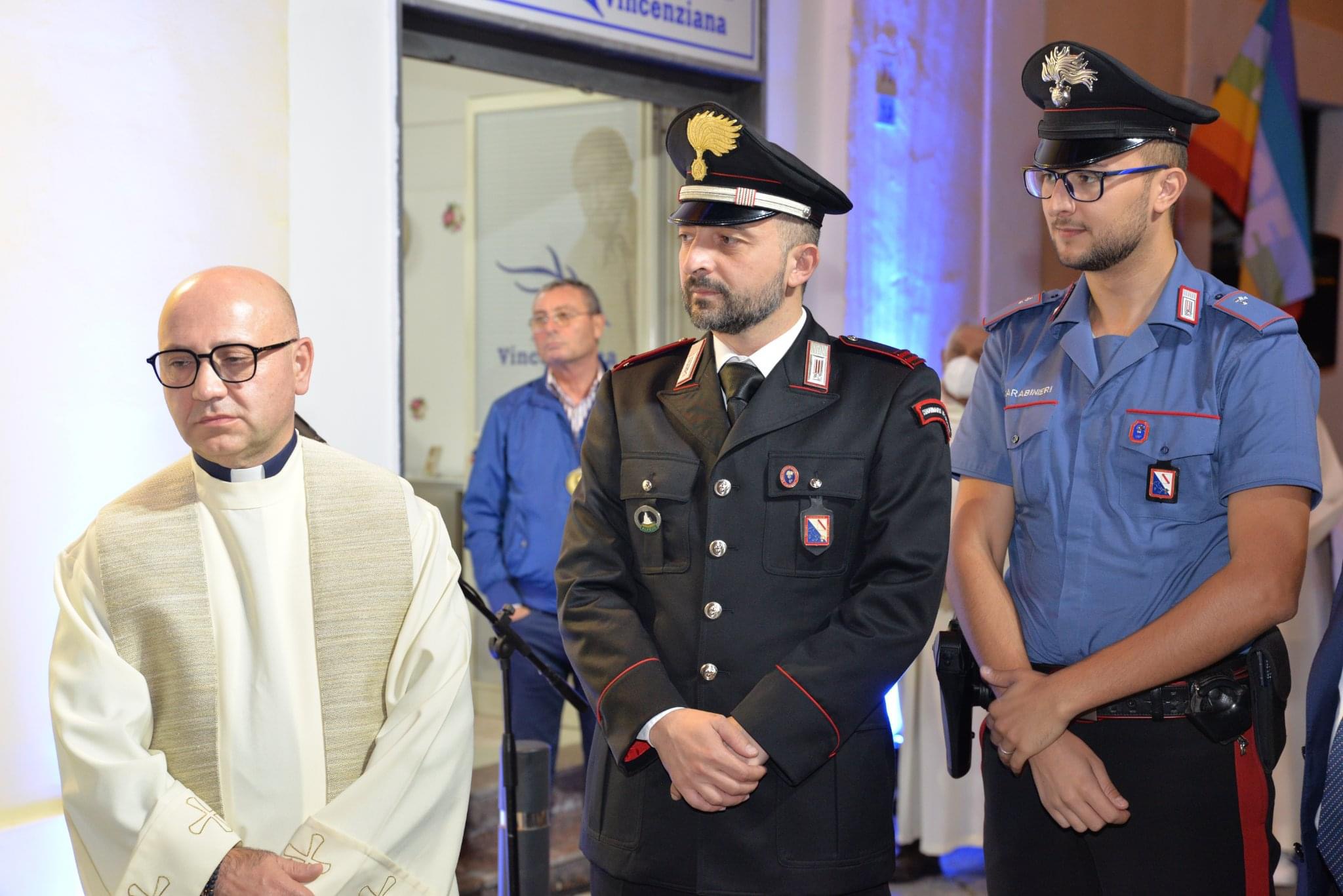 Il Comandante dei CC. uscente Domenico Saviano saluta i casagiovesi ...