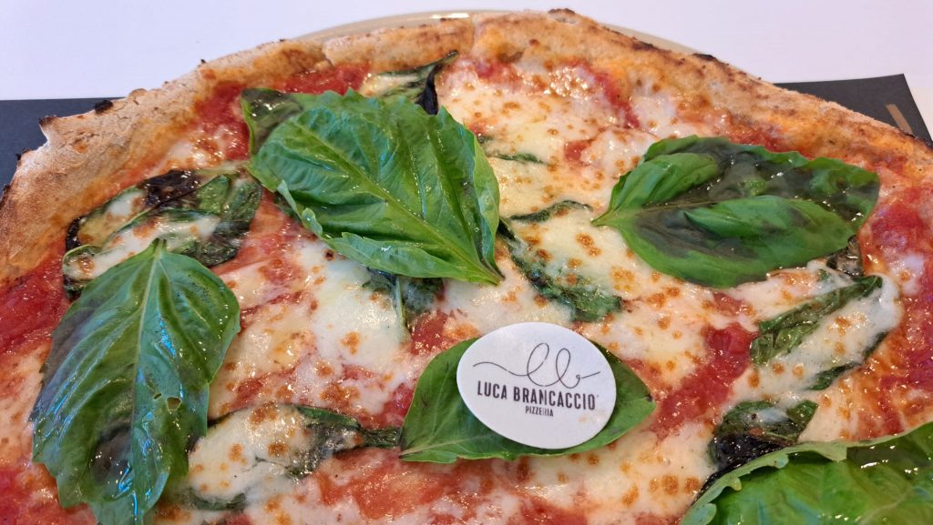Le pizze con impasto speciale della Pizzeria Luca Brancaccio di Caserta ...