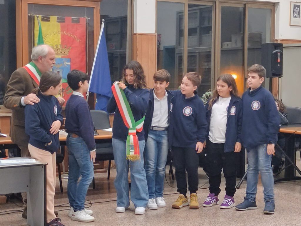 Eletto il nuovo Consiglio comunale dei ragazzi di Casagiove: il baby ...