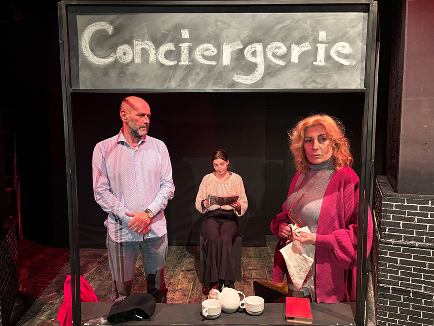 A Il Pozzo e il Pendolo Teatro Napoli L’eleganza del riccio di Muriel ...